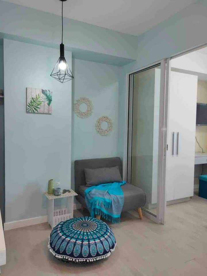 Affordable Stay @ Azure Bahamas Fast Wi-fi/netflix - Parañaque