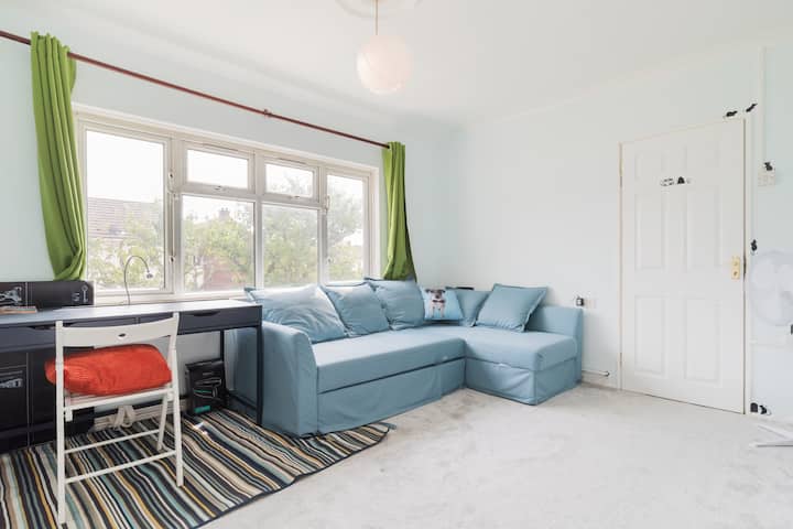 Your London Family Room - Barking