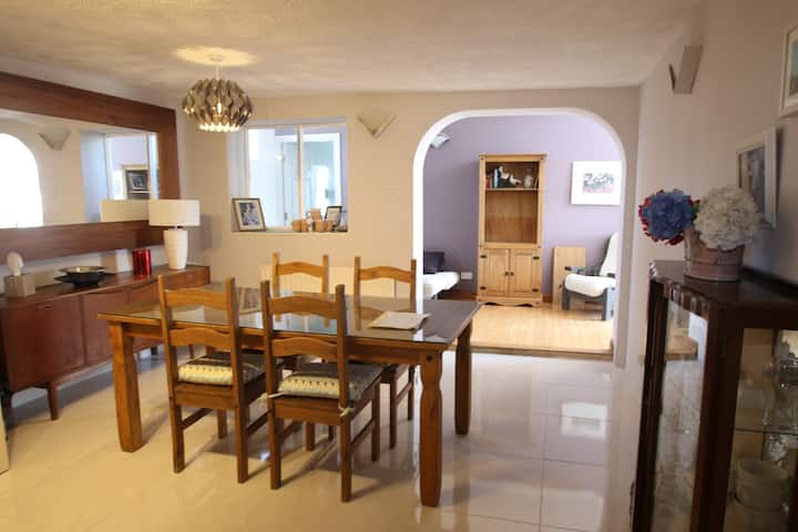 Large Spacious 2 Bed Apt In Town - Clifden