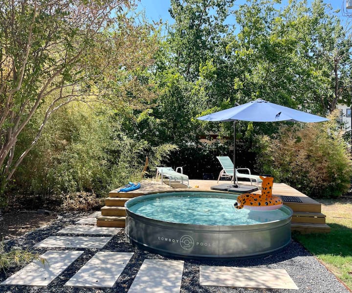 Gorilla House - Backyard Oasis - Austin
