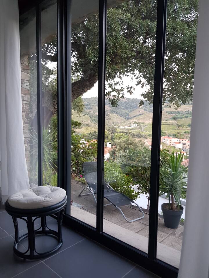 F1  Dans Résidence Calme, Sécurisée Avec Parking - Collioure