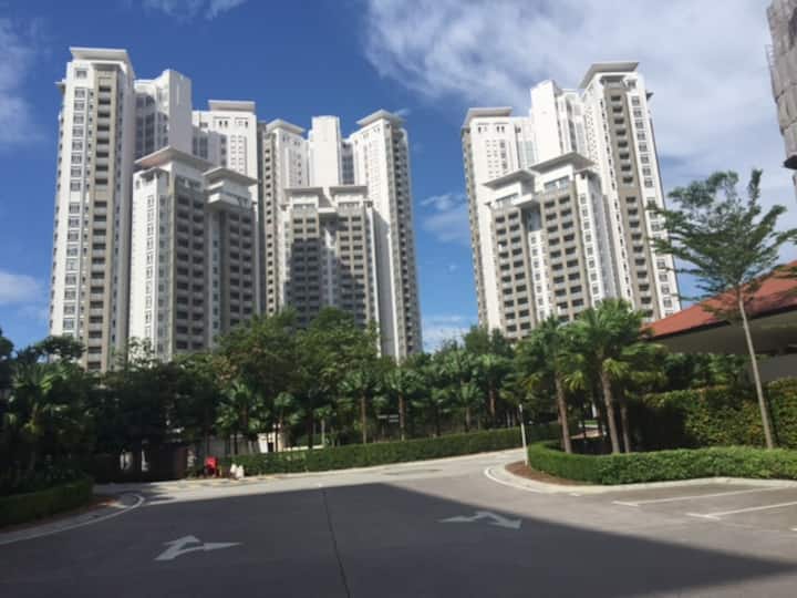 Sunny, Seafront Homefeel Apartment - George Town