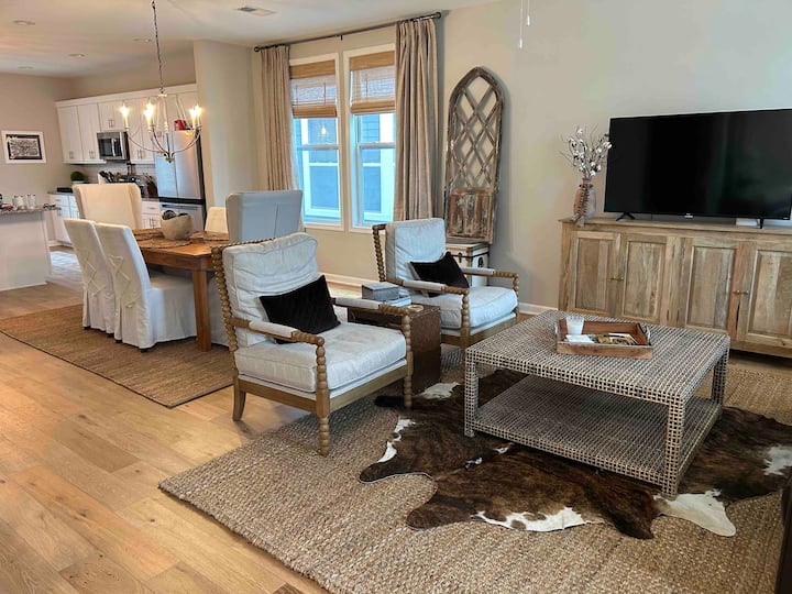 You Had Me At "Hotty Toddy" - Elegant In-town Home - Oxford, MS