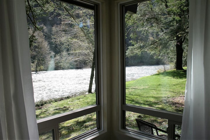 Cozy River Cabin - Oregon