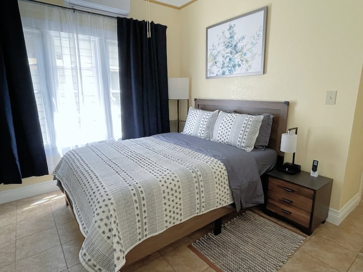 Modern & Cozy Downtown Oasis ~ Queen Bed ~ Parking - San Jose, CA