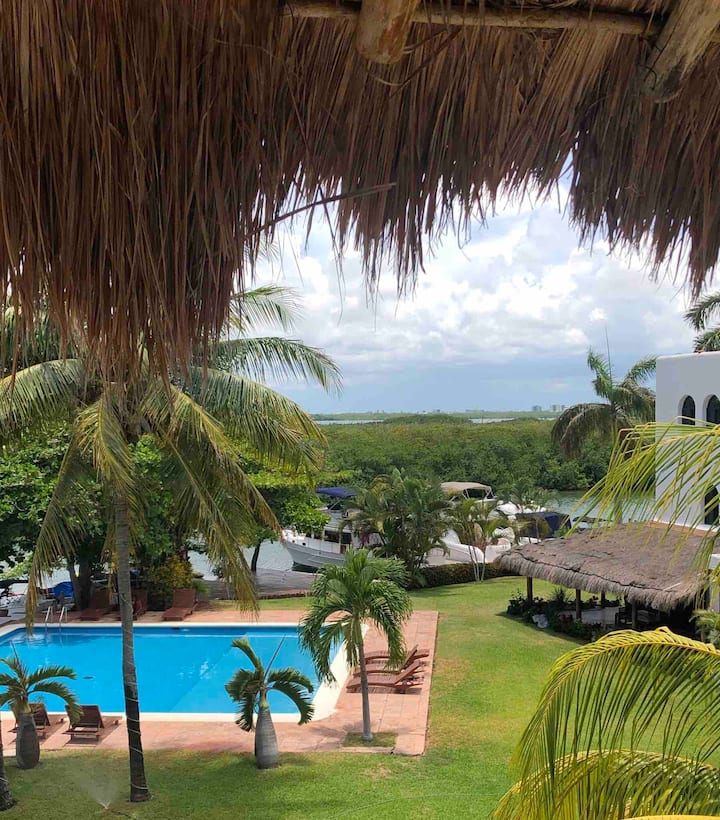 Villa Frente A La Laguna Para 12 Personas - Cancún