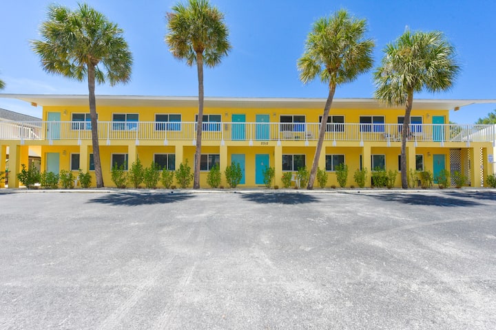 Ami Island Paradise 100 Flip-flop Steps To Beach - Anna María, FL