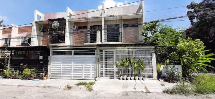 4br Fully Furnished {Senior Citizen Pwd Friendly} - Quezon City
