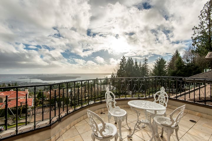 Luxury Ocean View Mansion With Heated Indoor Pool - Vancouver