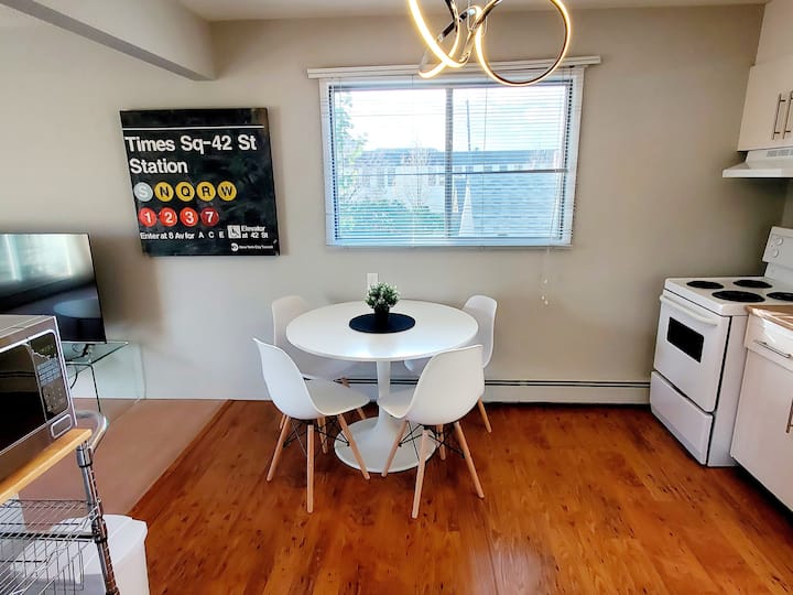 Top Floor - Balcony - Walkable - University - Downtown - Whyte Ave -Transit - Edmonton