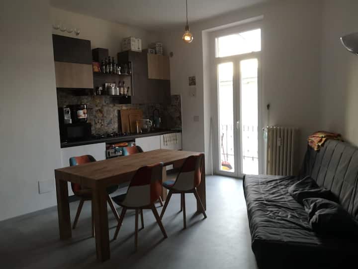 Cozy Room In Urban-style Apartment Next To Metro - Turin