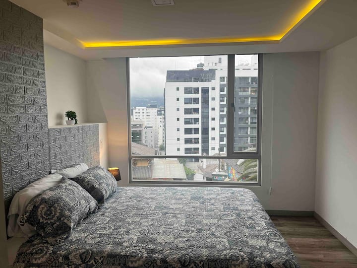 Moderno Departamento Con  Excelente Ubicación - Quito