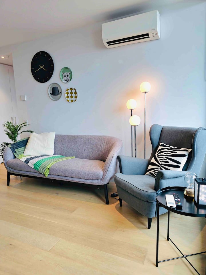 Relaxing Riverfront Retreat With Study. Pool/gym - Melbourne