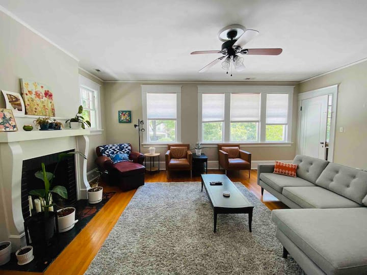 Trinity Park Sunlit Home - ダーラム, NC