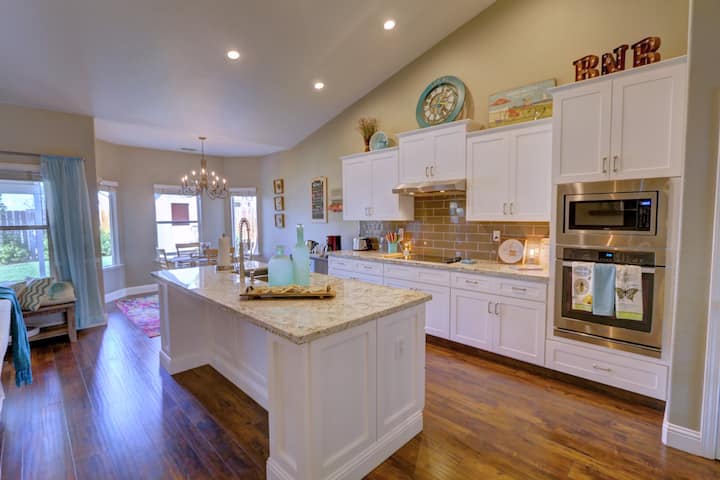 Peaceful Luxury In Elegant Northeast Fresno - Fresno, CA