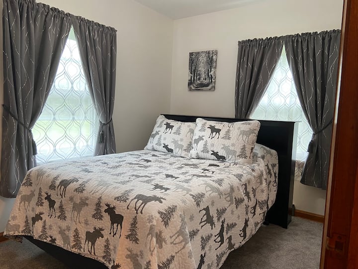 Rosalie’s, Walking Distance To Hospitals & Stadium - West Virginia