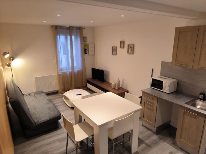 4* Logement Cosy, Tout éQuipé, Wifi - Le Creusot