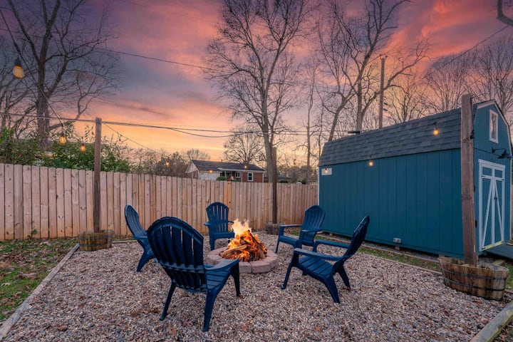 Huge Deck And Cozy Fun Vibes ! Game Room! - Windsor Park - Charlotte