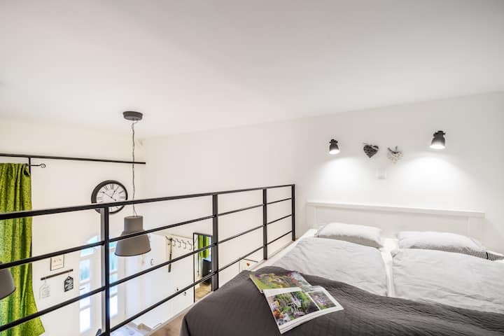 Cozy Garden Loft - 2 Queen Beds, 5min To Szimpla - Boedapest