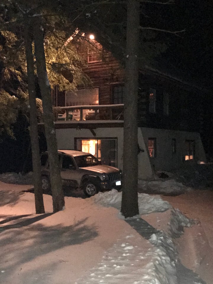 Small Log Ski Chalet - Manchester, VT