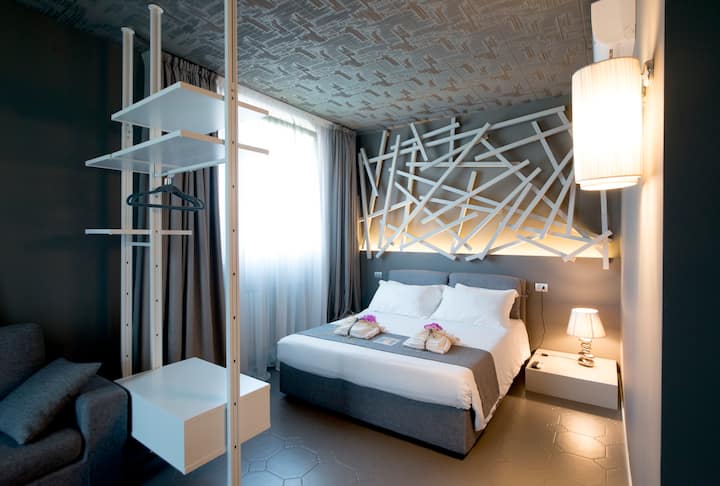 Grey Room-family Room-included Breakfast - Clusone
