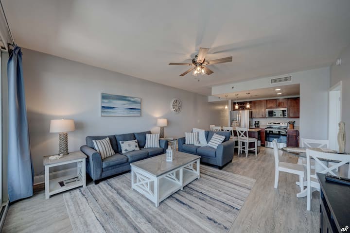 Bright 2 Bdrm Condo W/gulf View At Laketown Wharf - Panama City Beach, FL