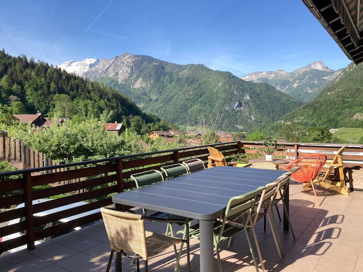 Chalet Savoyard Sur Les Hauteurs De Thones - Manigod