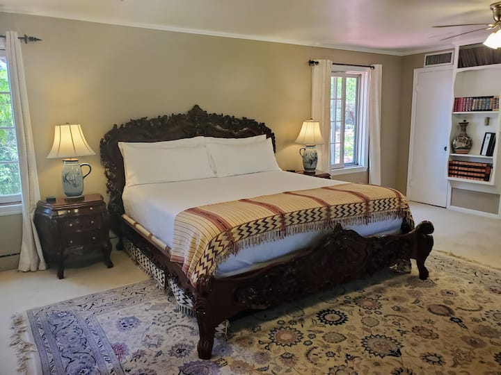 Casa Blanca Inn's Elegant Vista Grande King Room - Farmington, NM