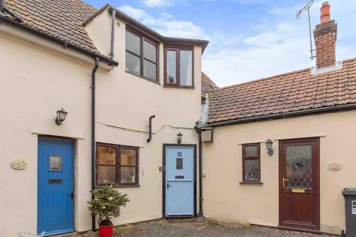 Stable Cottages,hartington Road, Cromer. - Cromer