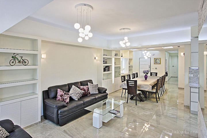 Luxury Newly Renovated 4 Bedroom Apartment, Rehvia - Jerusalem