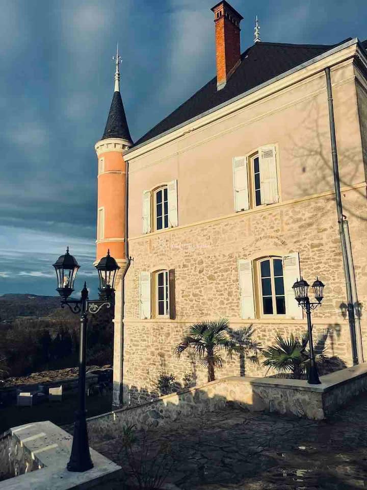 Château De Saint Genix - Les Avenières