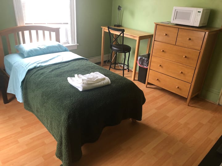 The Jazzy Airbnb - Boston, MA