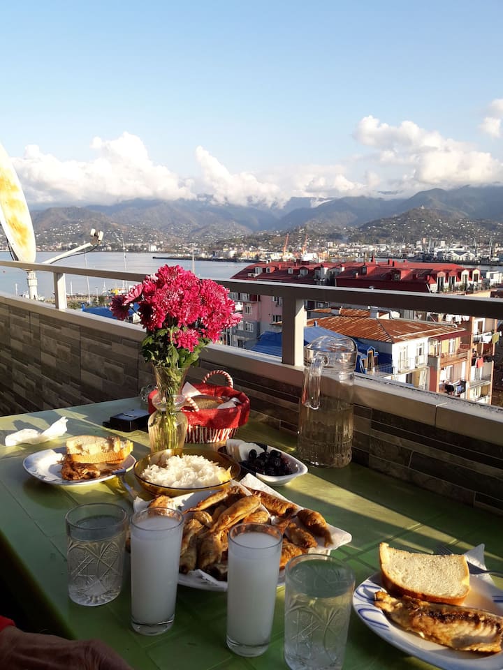 Квартира в центре море через дорогу - Batumi