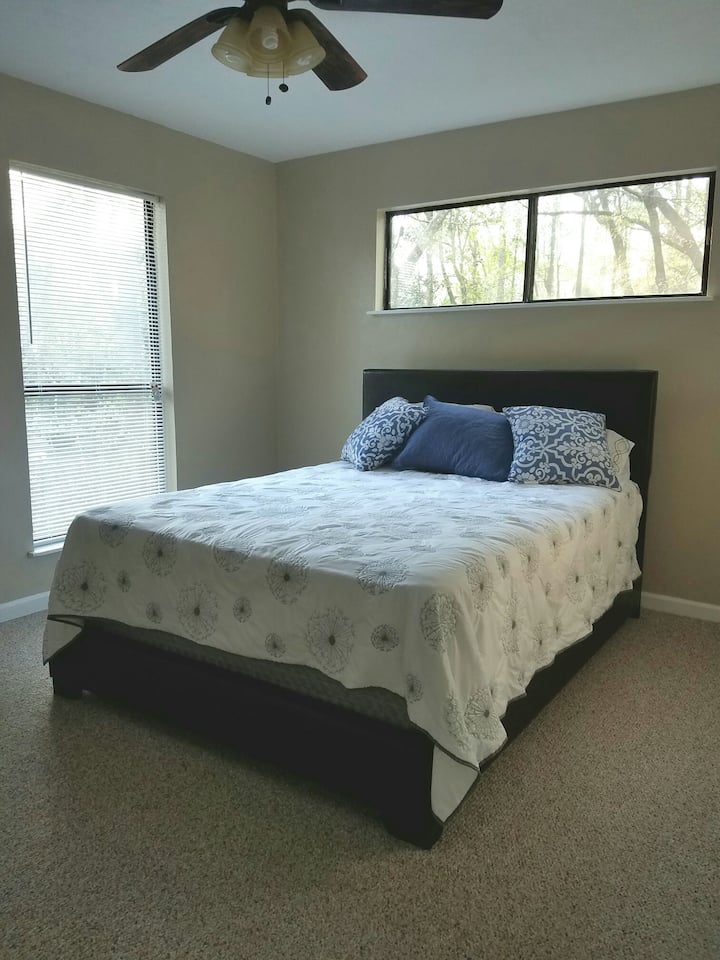 Quiet Townhouse With Natural Sunlight - Tallahassee, FL