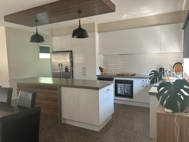 Home In Kangaroo Flat - Bendigo