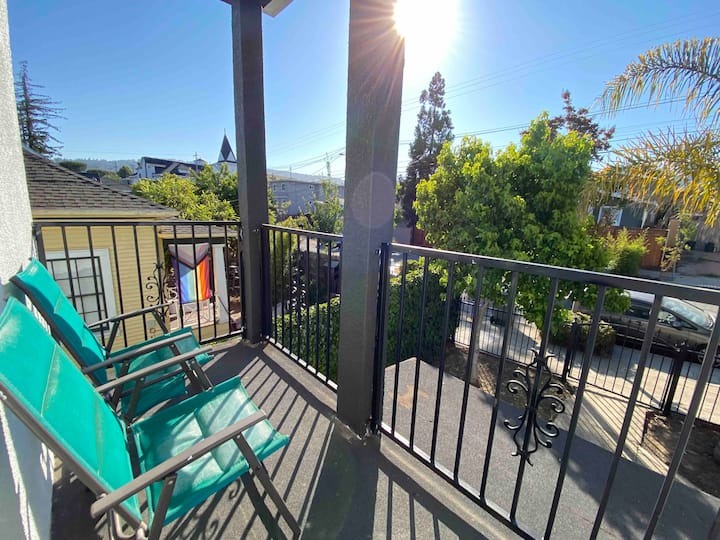3 Bedrooms In Dimond Area! Free Parking & Central - Oakland, CA