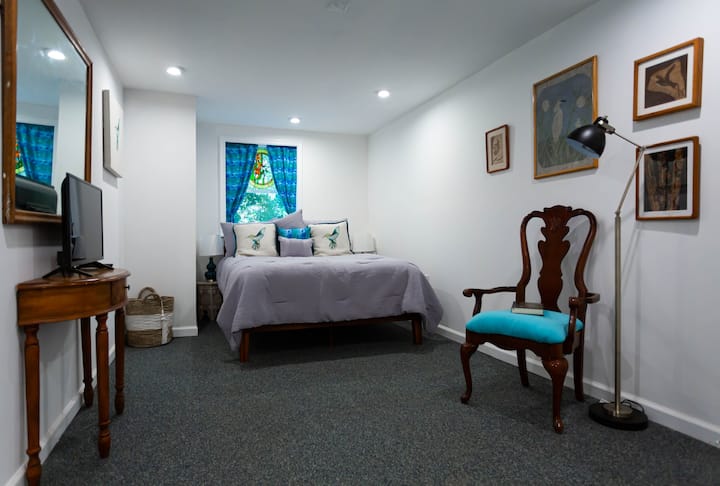 The Hummingbird, A Cozy Quiet, 2 Room Apartment - Charlottesville, VA