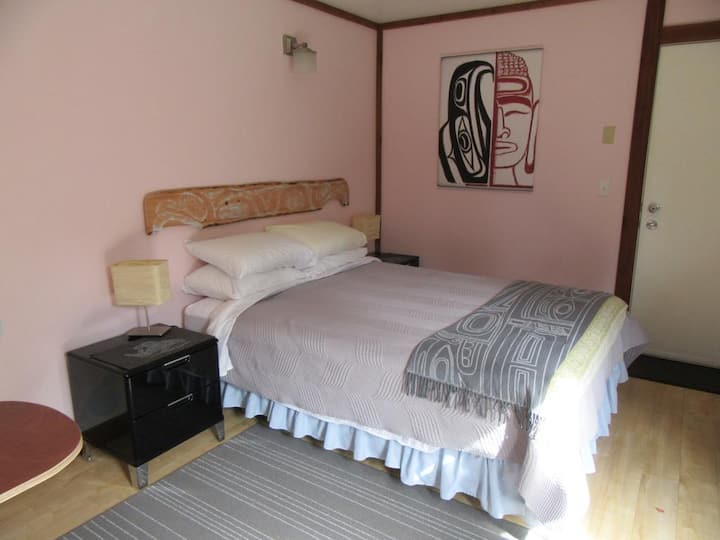 Abusa By The Sea - Queen Suite - Port Hardy