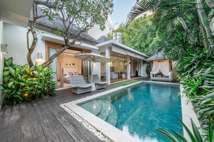 Chic 2br Villa In Central Seminyak - Kuta