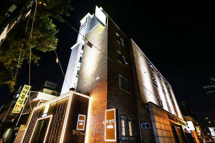 청주프렌즈호텔 (24시간 다이닝룸이 오픈되어있어 간편한 식사가 가능합니다) - Cheongju-si