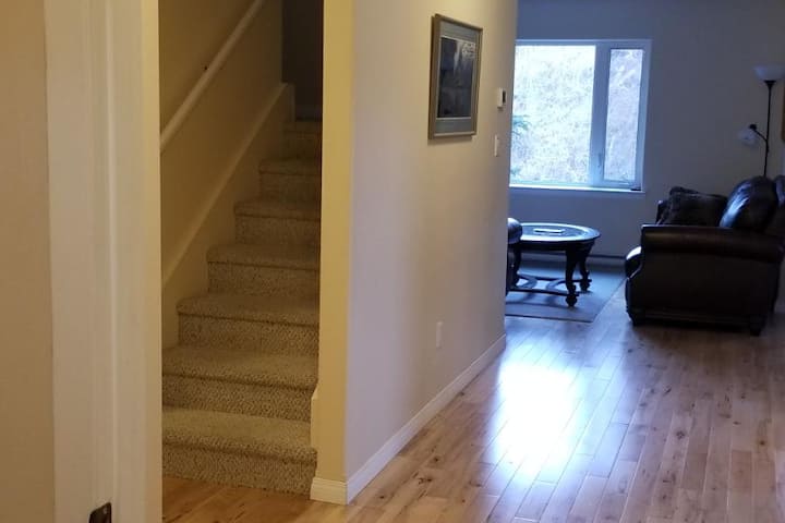 Cozy 3br Home – Quiet Whitehorse Escape - Whitehorse, Canada