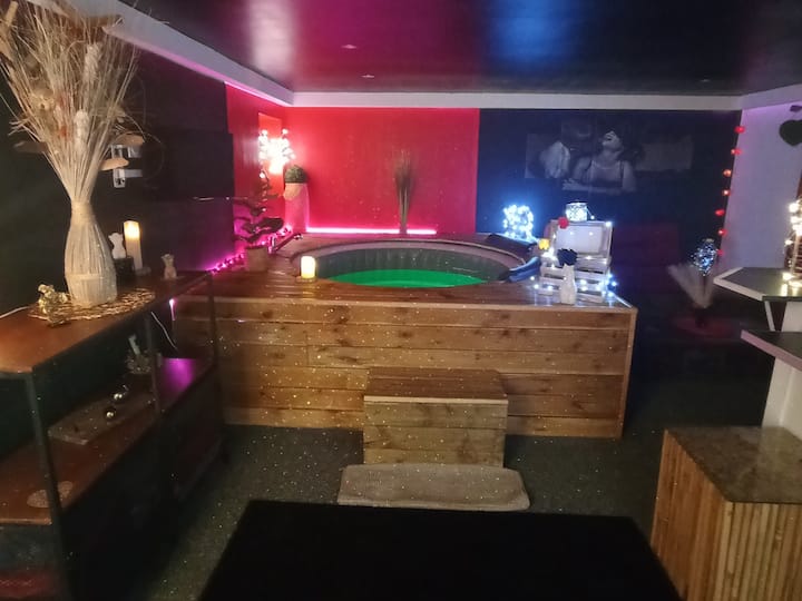 Love Room Sensuel Et Coquin Avec Jacuzzi Privatif - La Seyne-sur-Mer