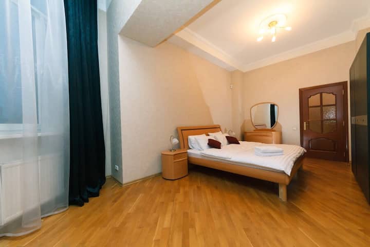 Perfect Accommodation At Wonderful Location, 4br - Kiev
