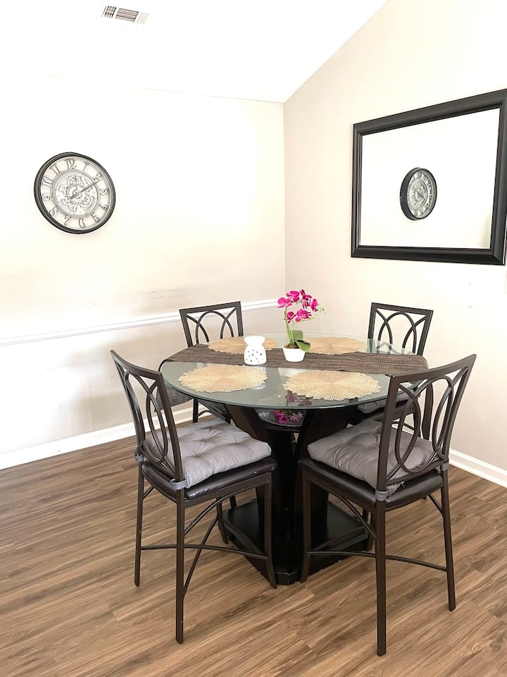 *Luxury 3 Bedroom Suite* Free Parking-self Checkin - Stockbridge, GA