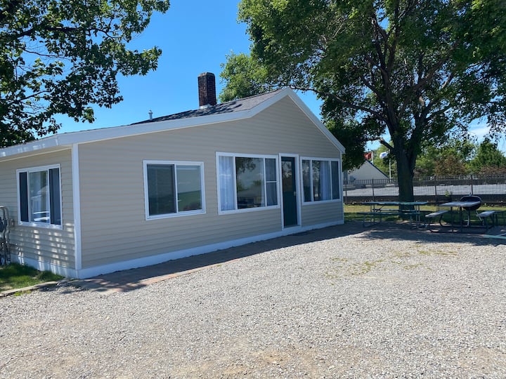 Stay In The Heart Of Port Austin! Cottage #4 - Port Austin, MI