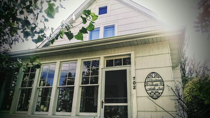 Artsy Hideout!  Historic Home 2 Rooms 4 Suite Sake - Fargo, ND