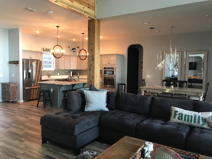 Spacious Lake House W/ Dock And Private Beach - Lake Weir, FL