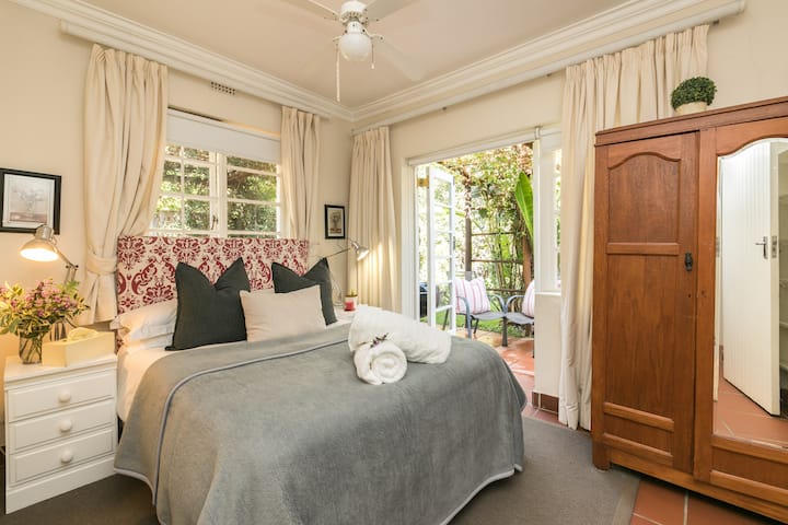 Waterfall Cottages, Sandton Charming 2 Bed 2 Bath - Johannesburg