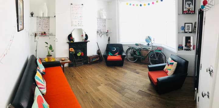 Retro Styled Central Town Flat Near Park & Beaches - Brixham