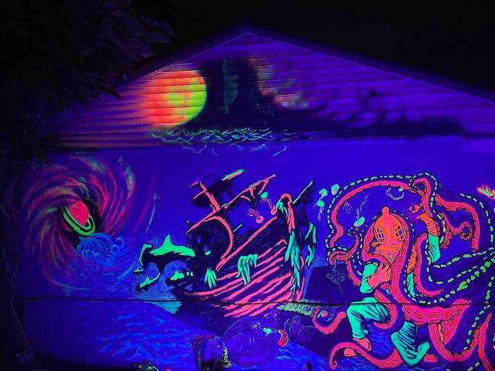 Blacklight In The Bluegrass | Hot Tub - Louisville, KY